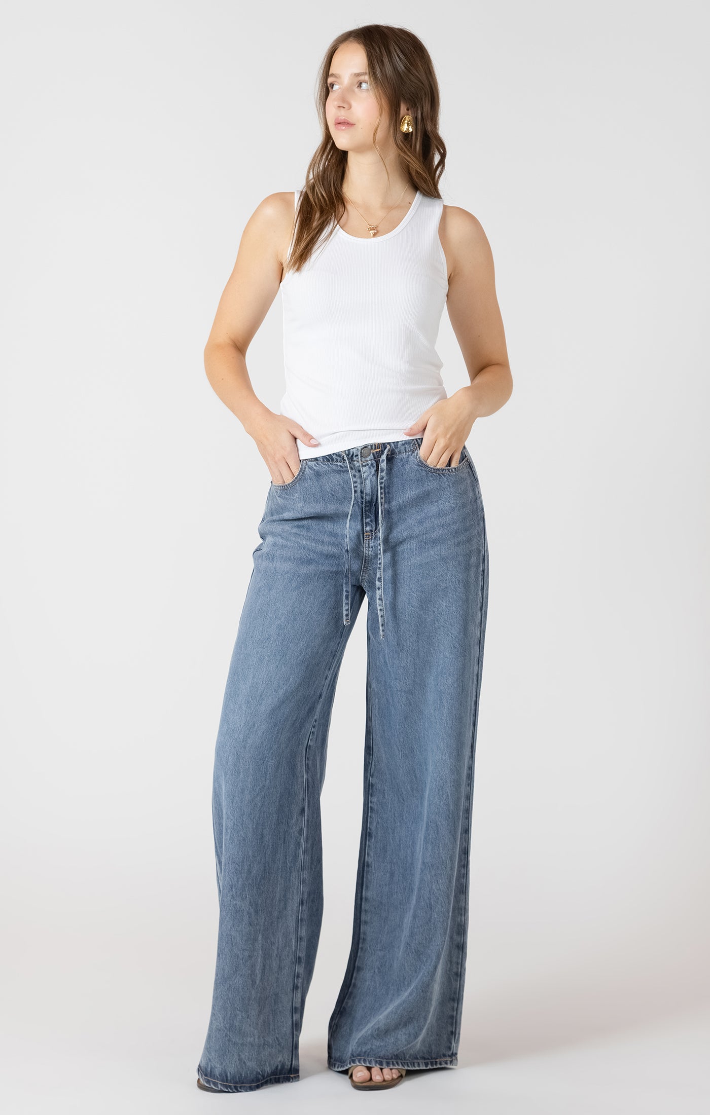 Essential Tank-White-Dex – Uforia Muse